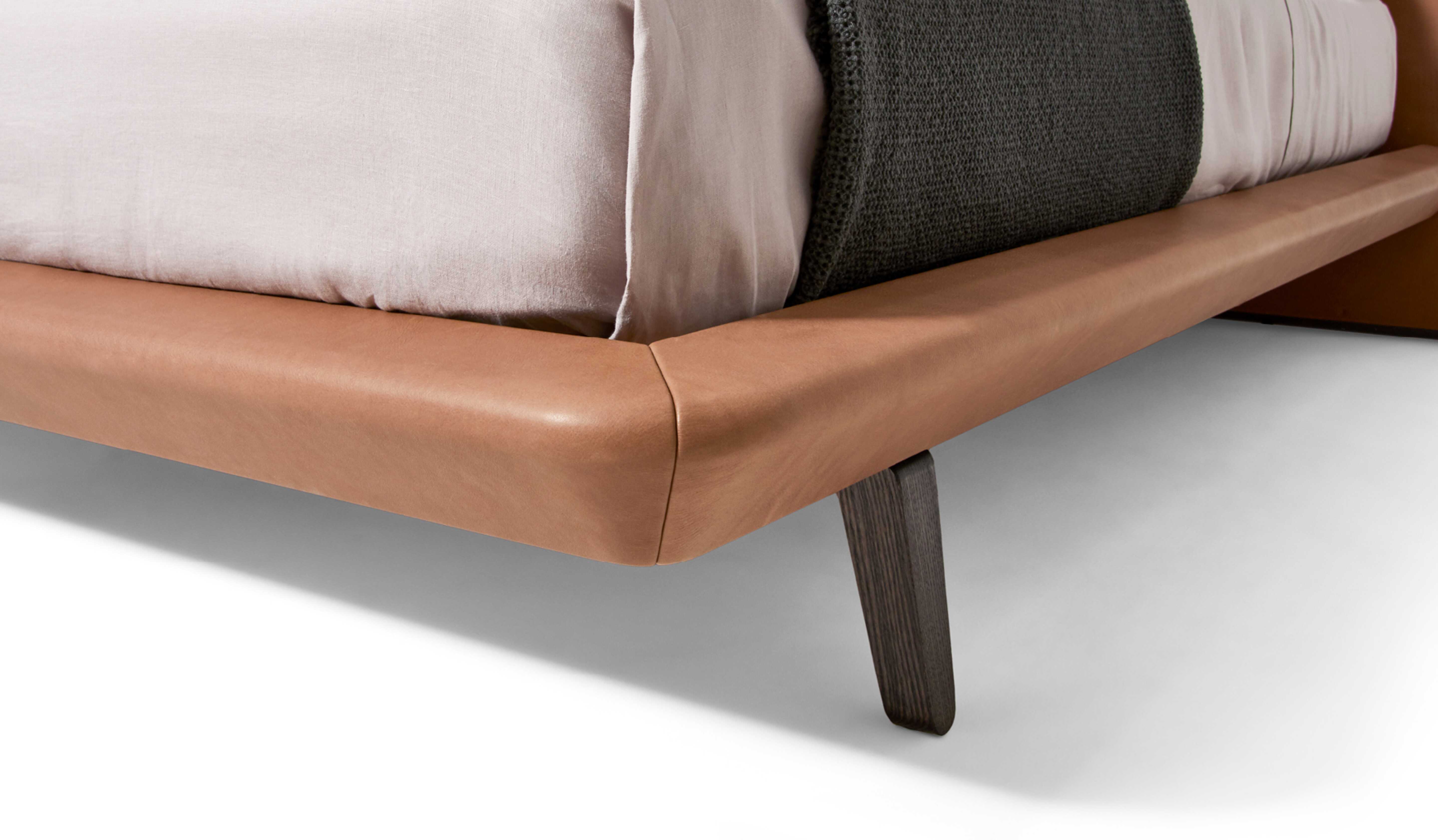 Acute bed by Rodolfo Dordoni | Cassina