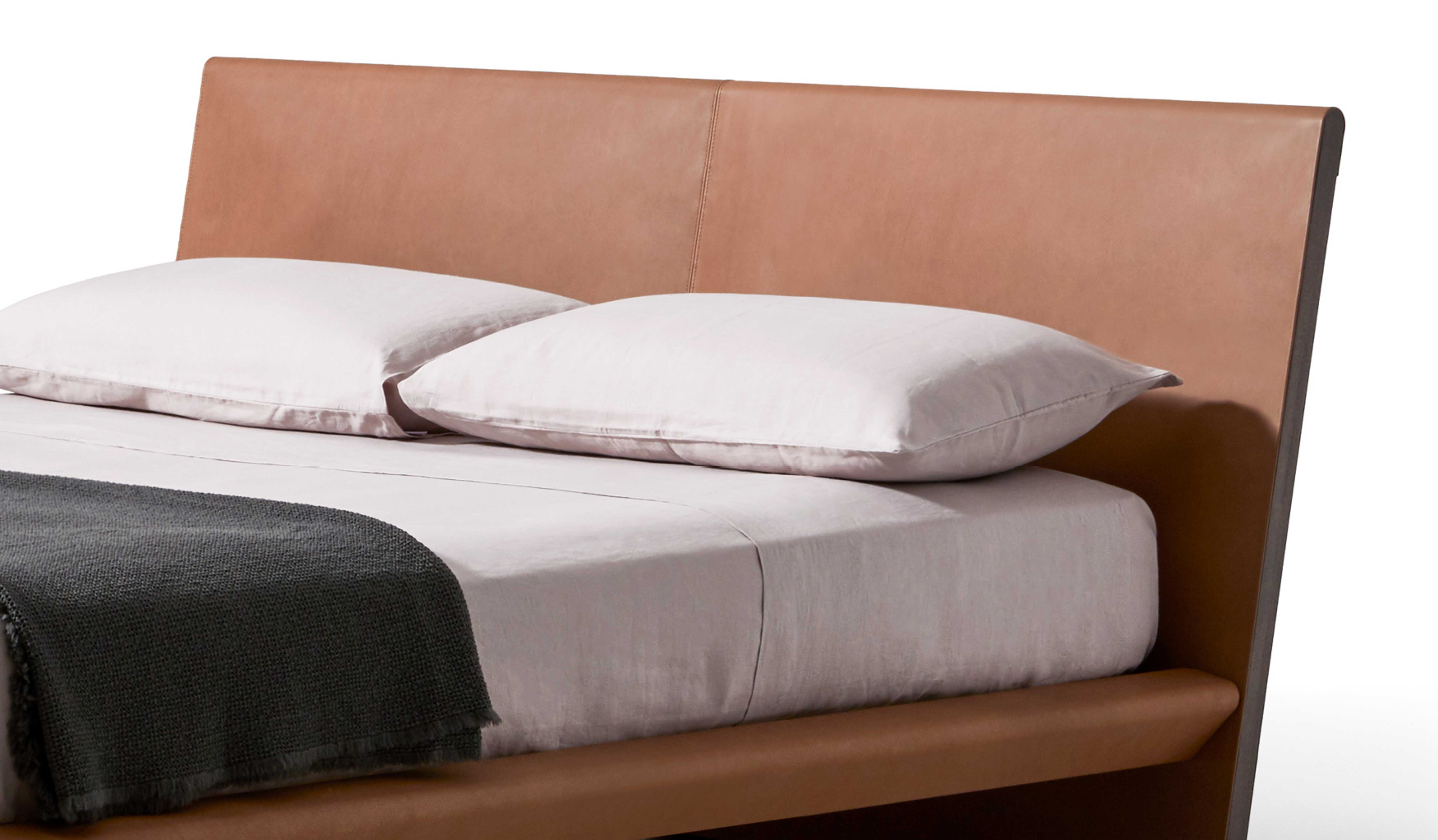 Acute bed by Rodolfo Dordoni | Cassina