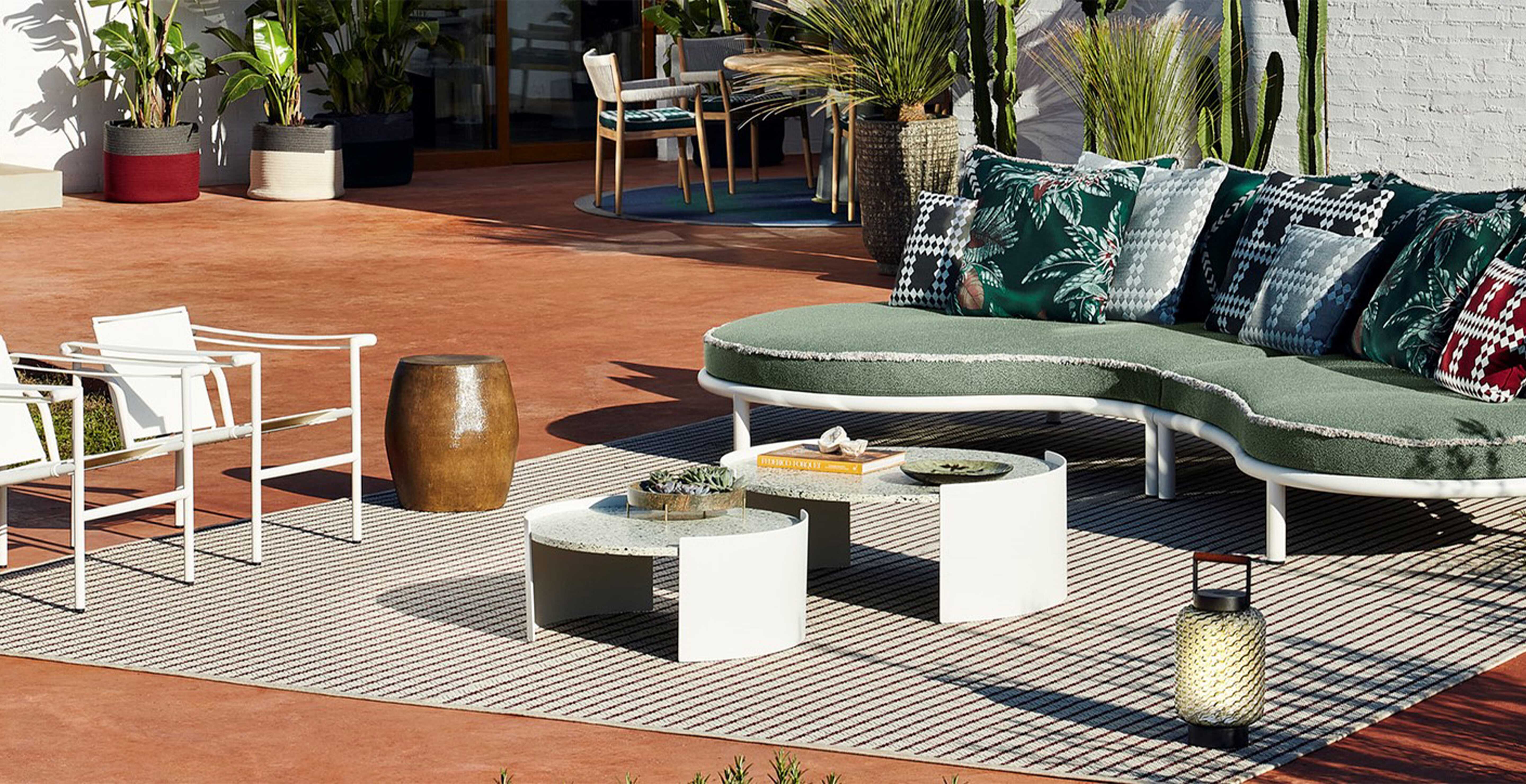 Outdoor Bowy side table | Cassina