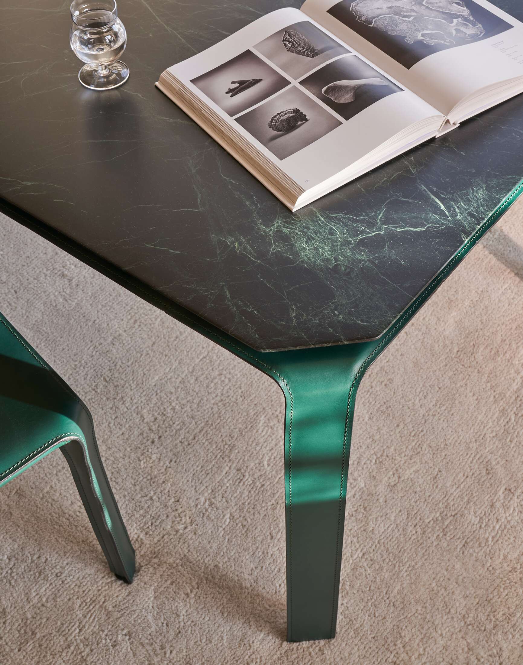 Cab Tab table | Mario Bellini | Cassina