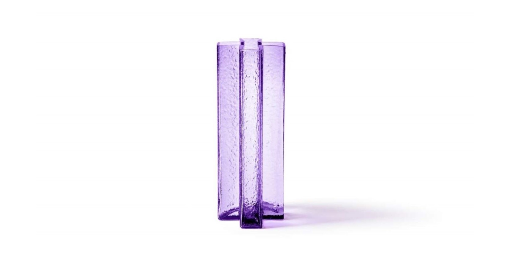 Cross vases: timeless elegance in blown glass | Cassina