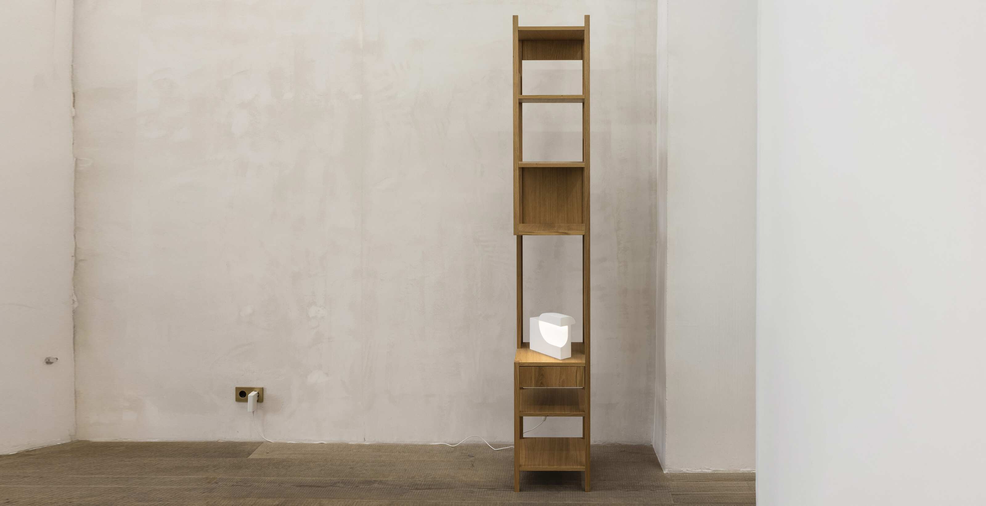 Lungangolo bookshelf by Achille Castiglioni | Karakter x Cassina
