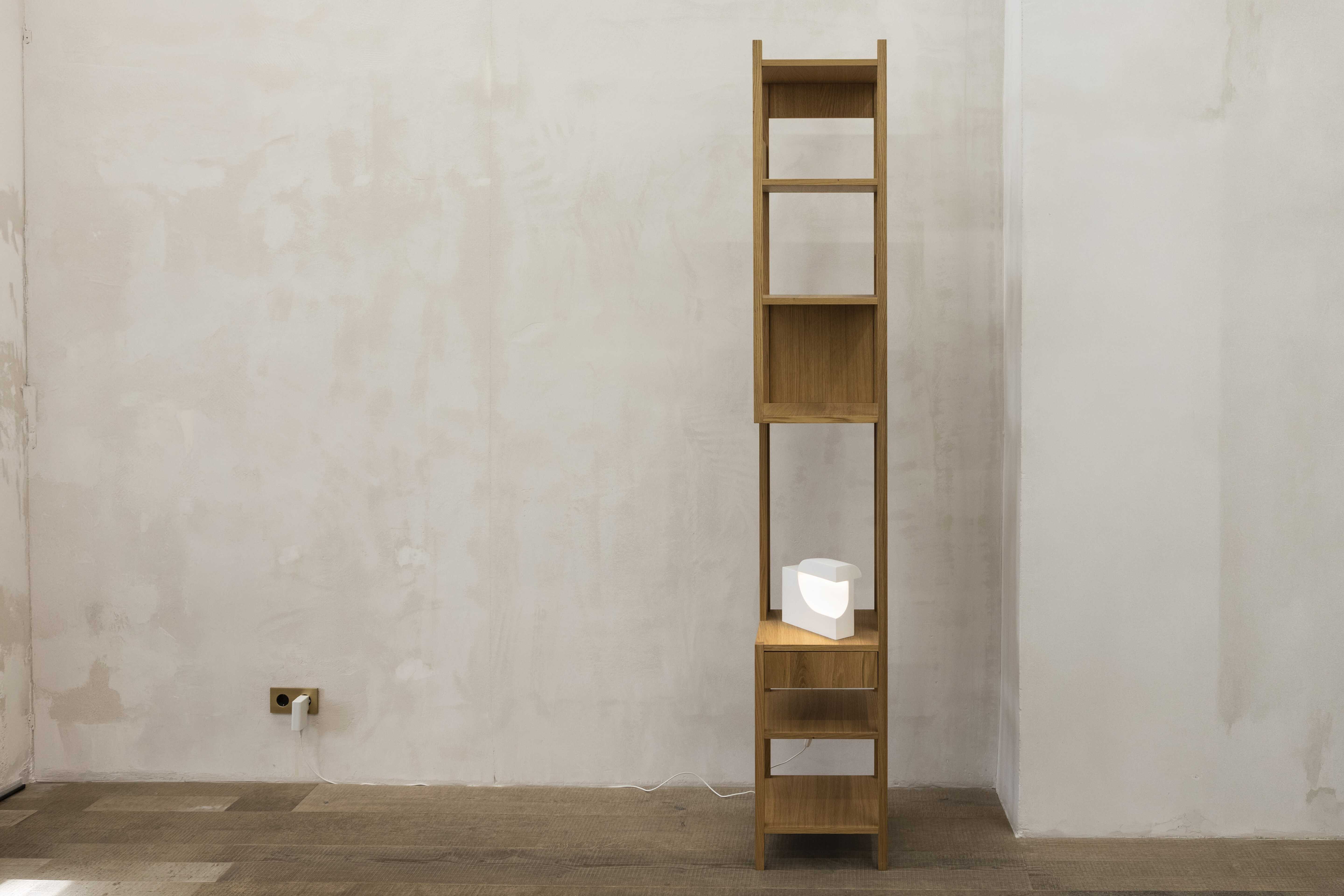 Lungangolo bookshelf by Achille Castiglioni | Karakter x Cassina