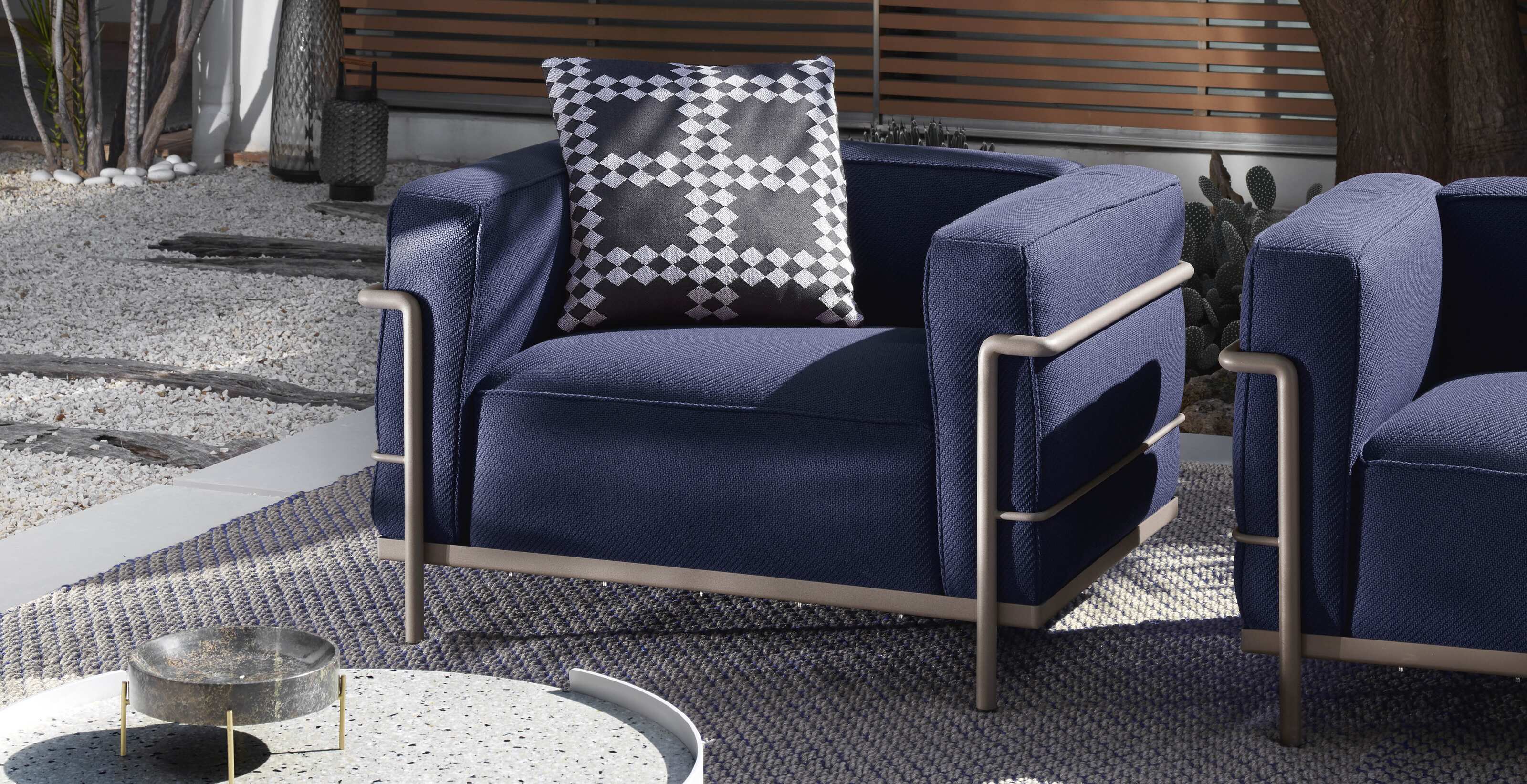 3 Fauteuil Grand Confort, grand modèle armchair | Outdoor | Cassina