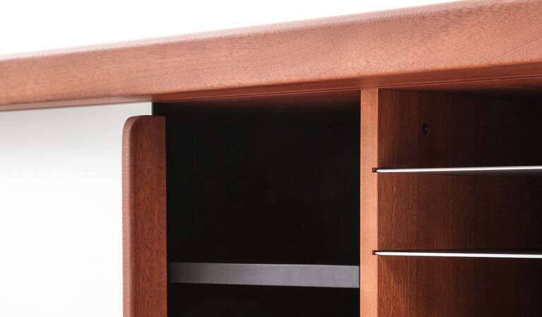 Riflesso Storage cabinet by Charlotte Perriand | Cassina